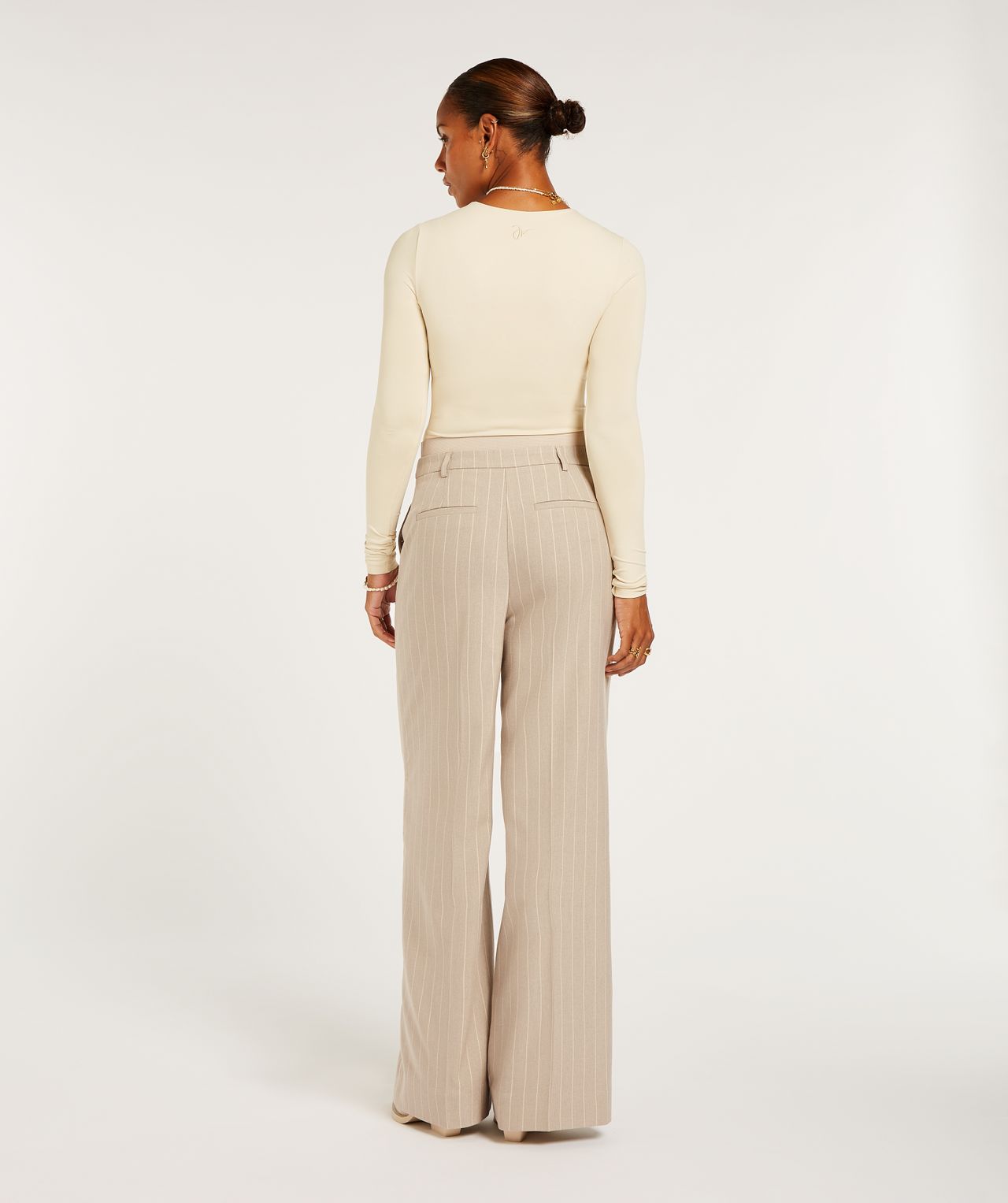 FELICE super fitted body - Ecru | JOSH V | Official online shop