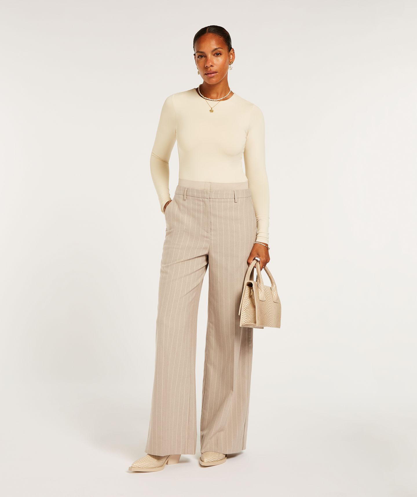 FELICE super fitted body - Ecru | JOSH V | Official online shop