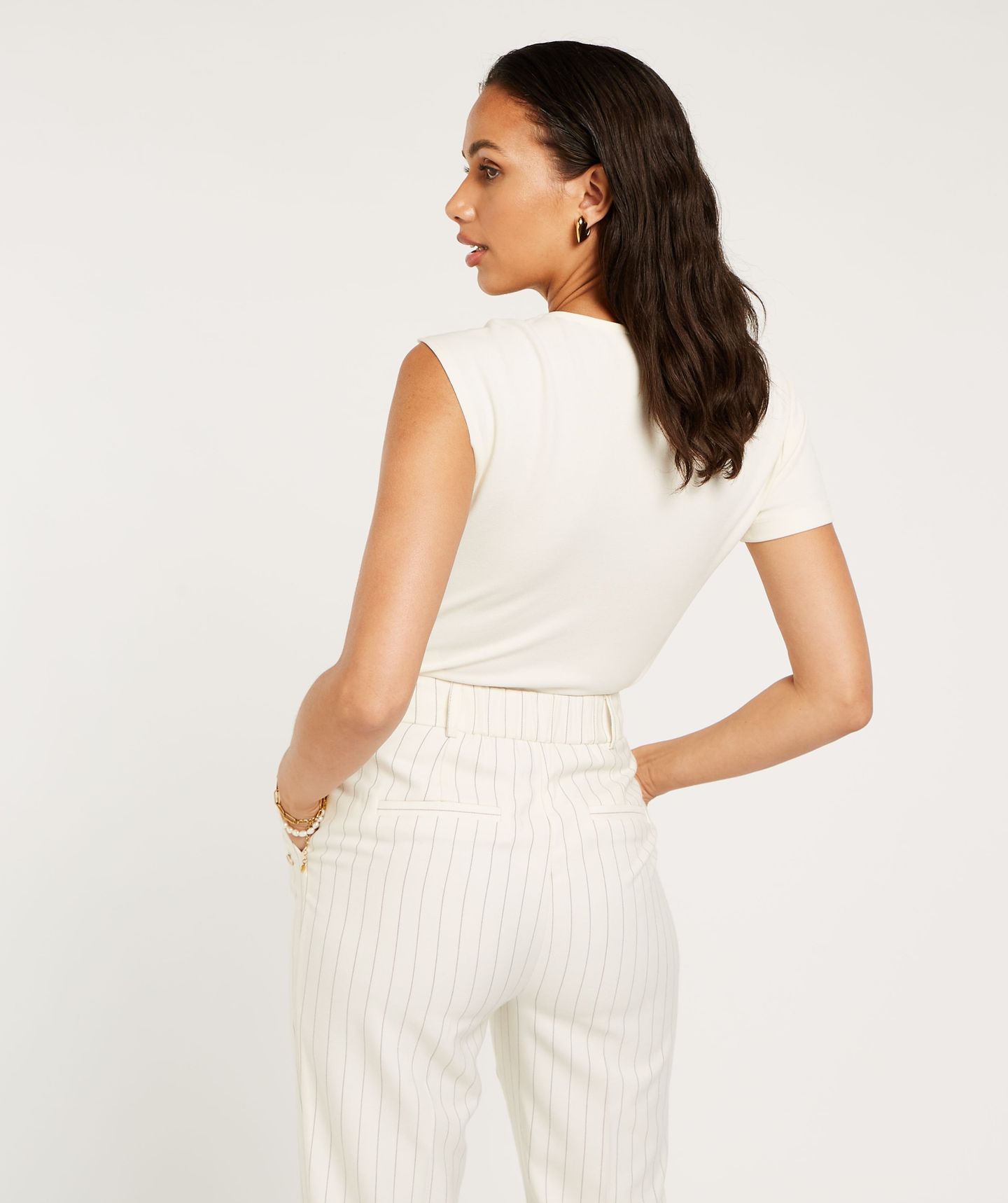 LEVINA fitted body - Cocoon White | JOSH V | Official online shop