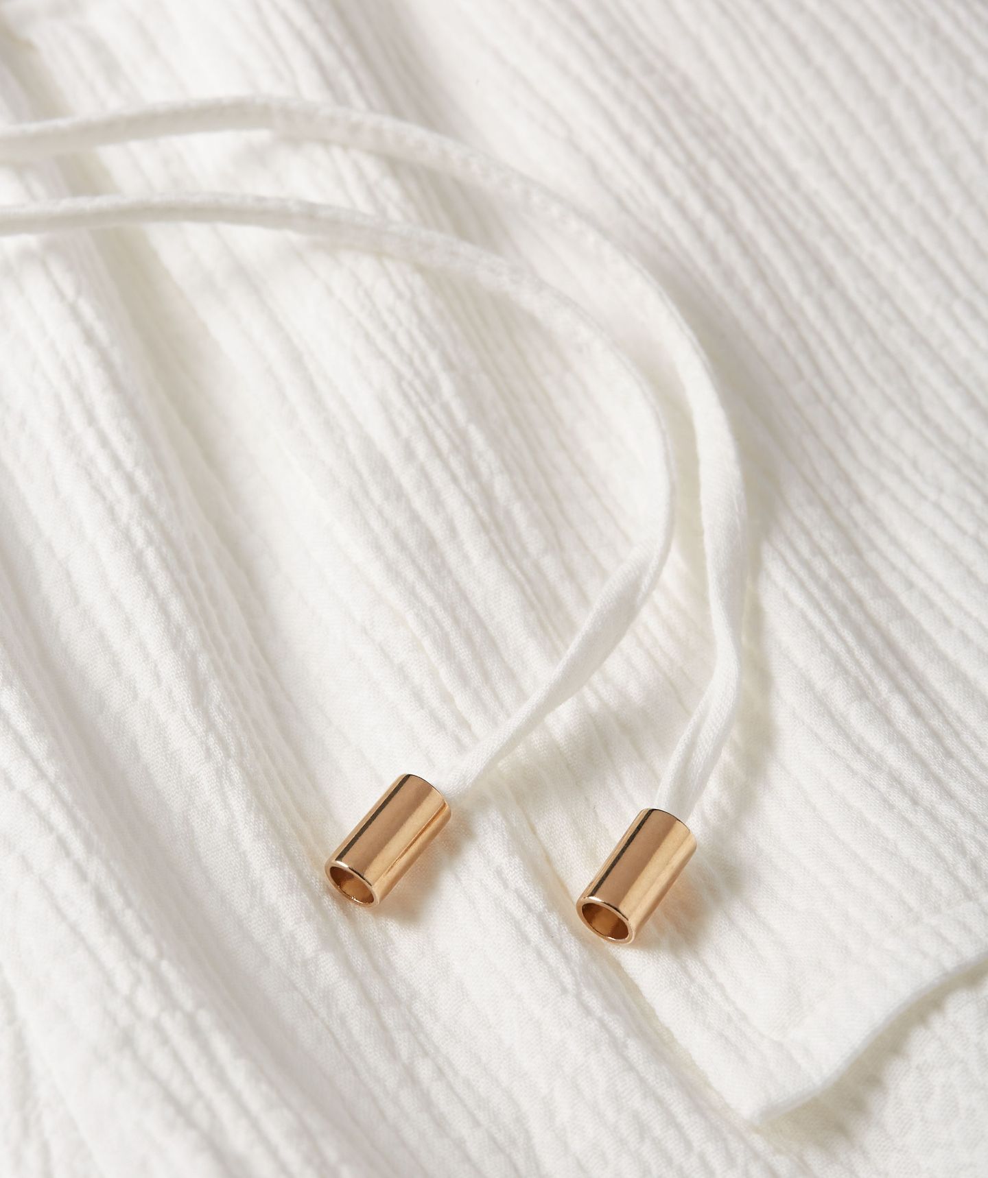 LIYANNA Shorts Off White | Broeken | JOSH V Summer 2022 | Official ...